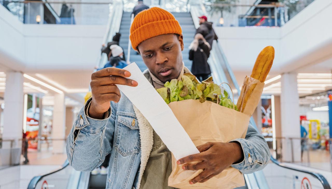 Should you swipe or tap? Why new payment methods may be safer than cash ...